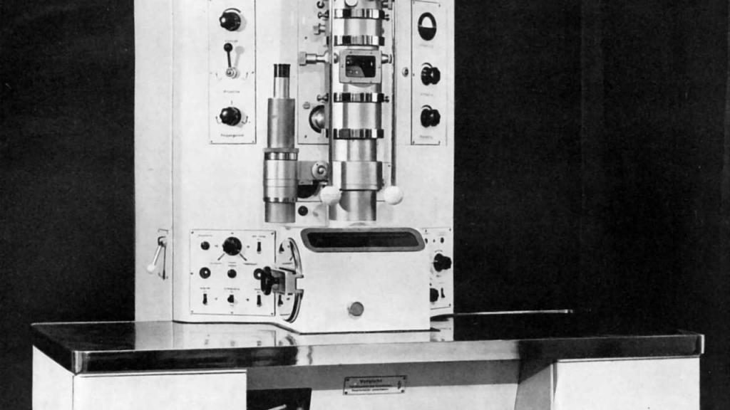 first electron microscope resolution