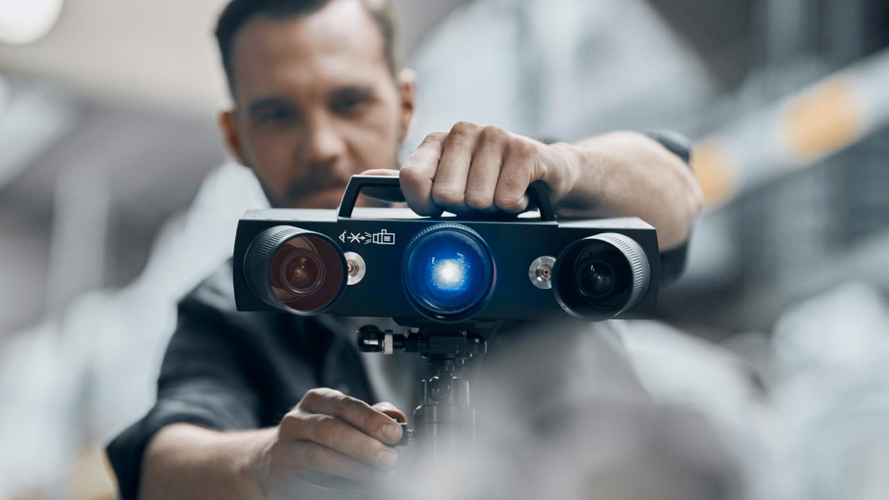 Series inspection of plastic parts during production