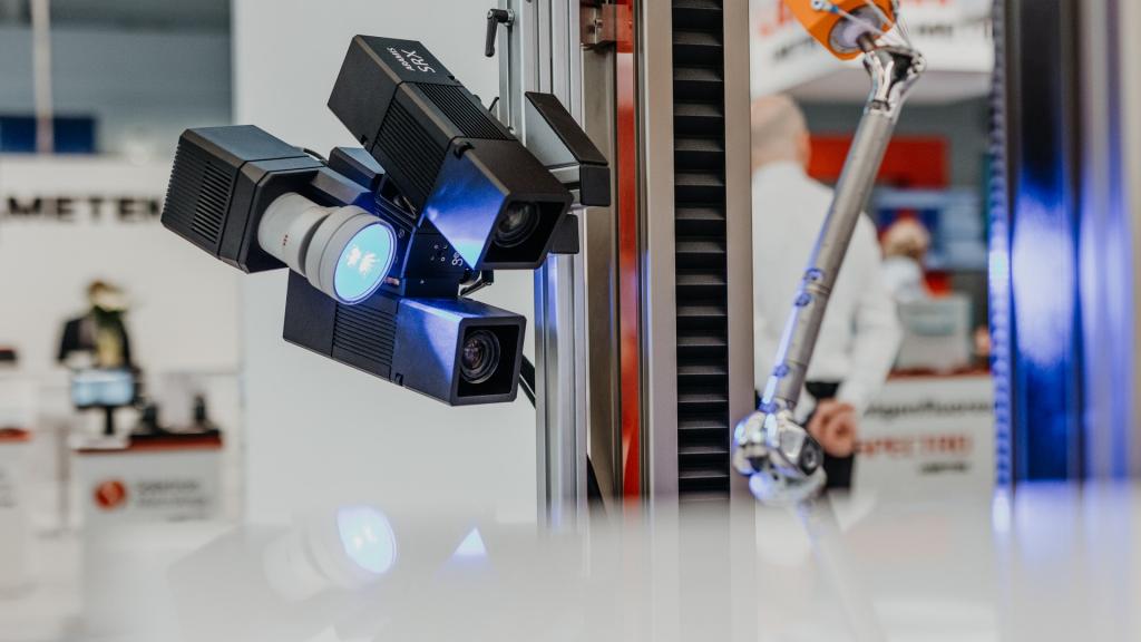 ARAMIS 3D Camera: High-resolution 3D camera system for high-end ...