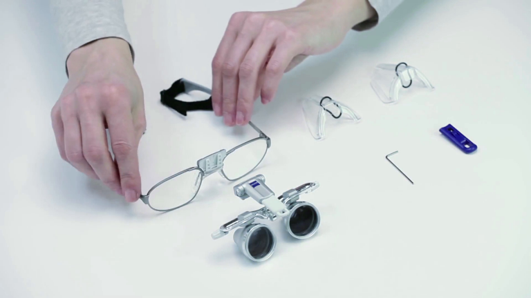 Individual Setting of ZEISS EyeMag Pro S