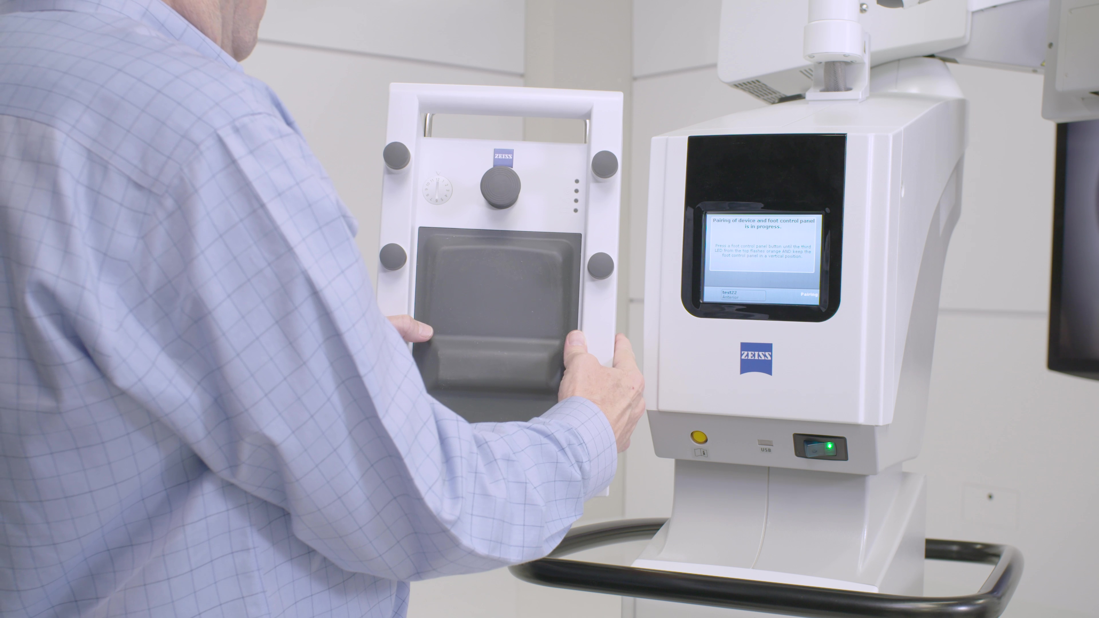 ZEISS OPMI LUMERA 700 avec OCT peropératoire intégrée