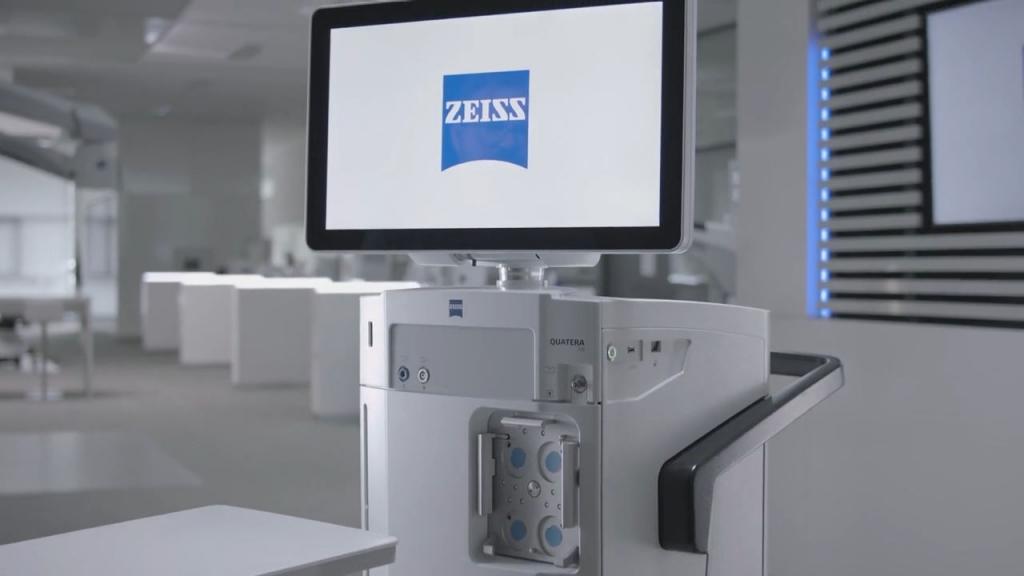 ZEISS QUATERA 700 + Control foot pedal