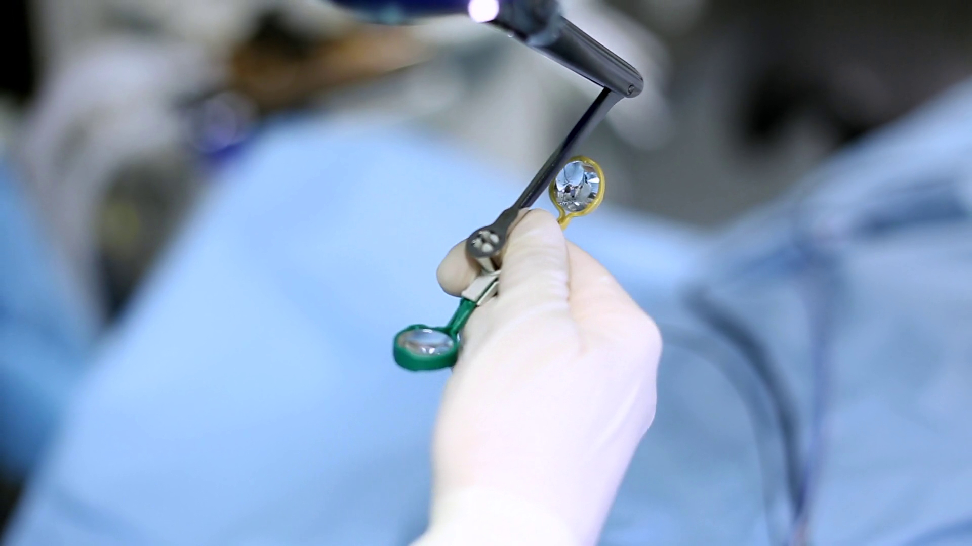 Performing retinal surgery with ZEISS RESIGHT 500/700