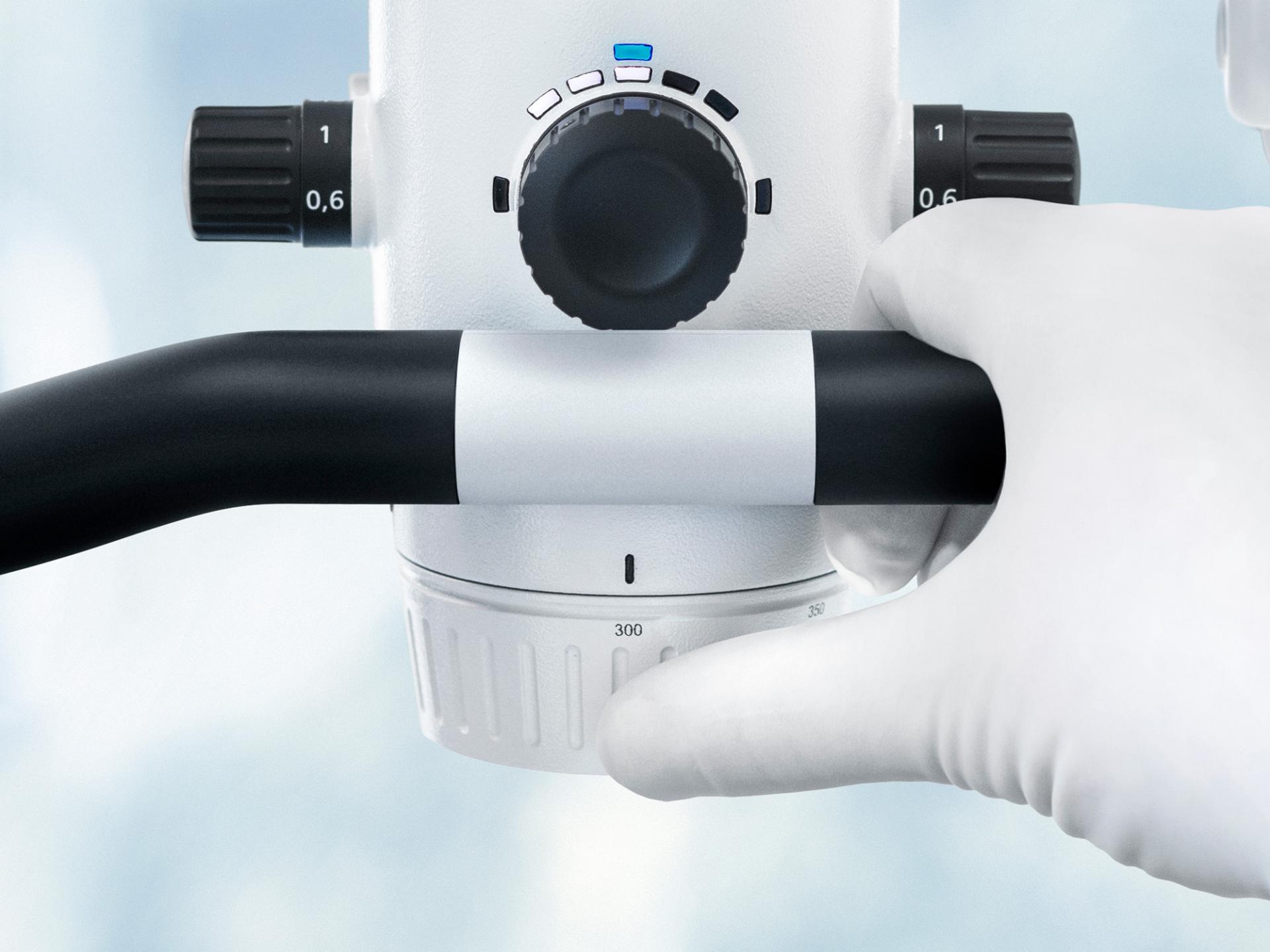 Microscópio operatório ZEISS EXTARO 300 ENT