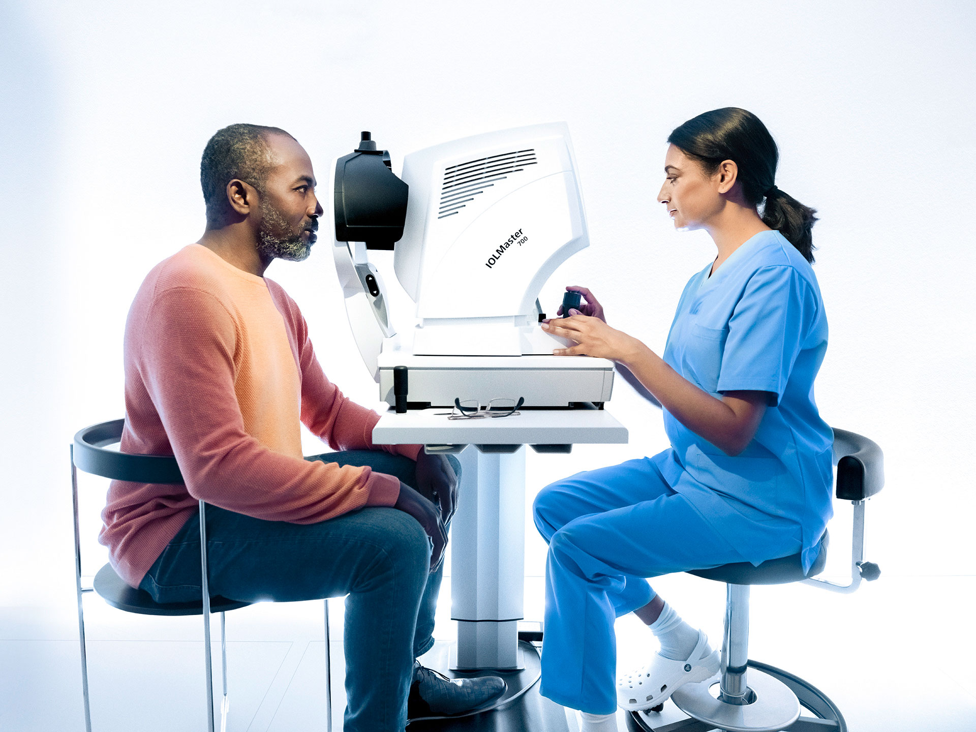 Diagnosing and Treating a Cataract - Zeiss
