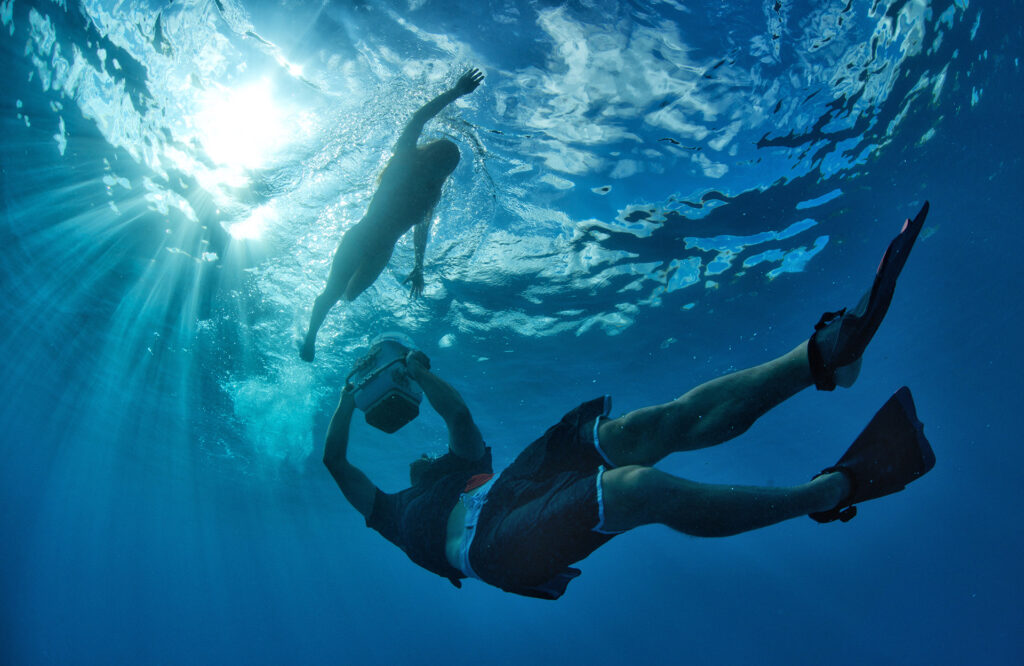 Backs to the (ocean) Wall: Vincent Kardasik filming waves and ...