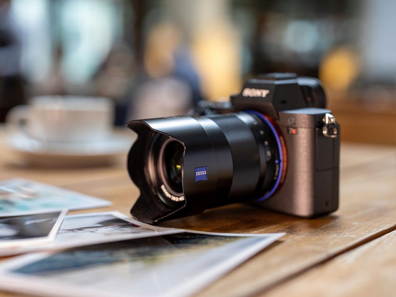 ZEISS Lenses for Mirrorless System Cameras | Compact high-performance ...