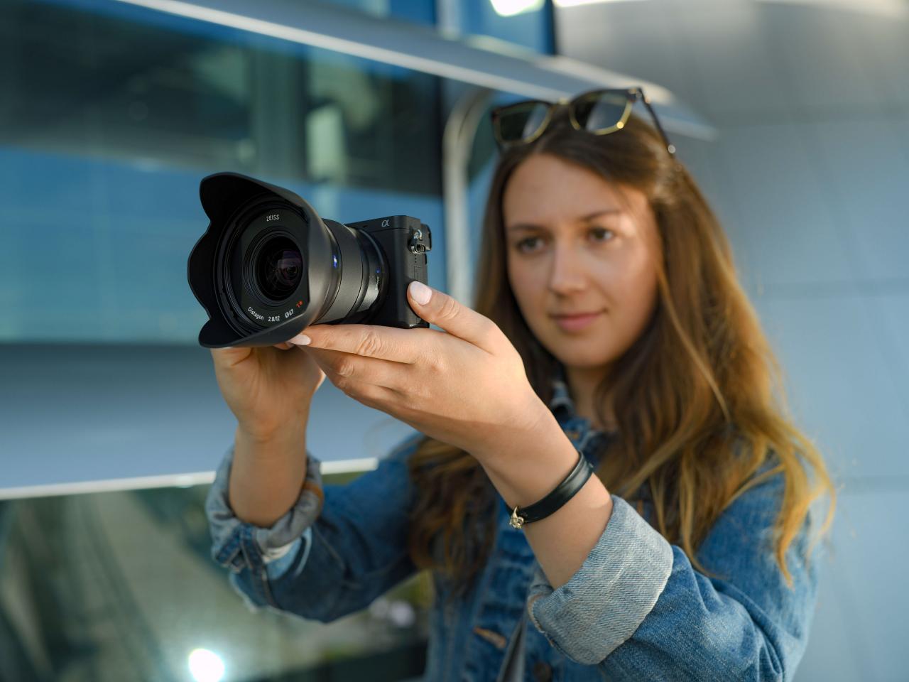 ZEISS Lenses for Mirrorless System Cameras | Compact high-performance ...