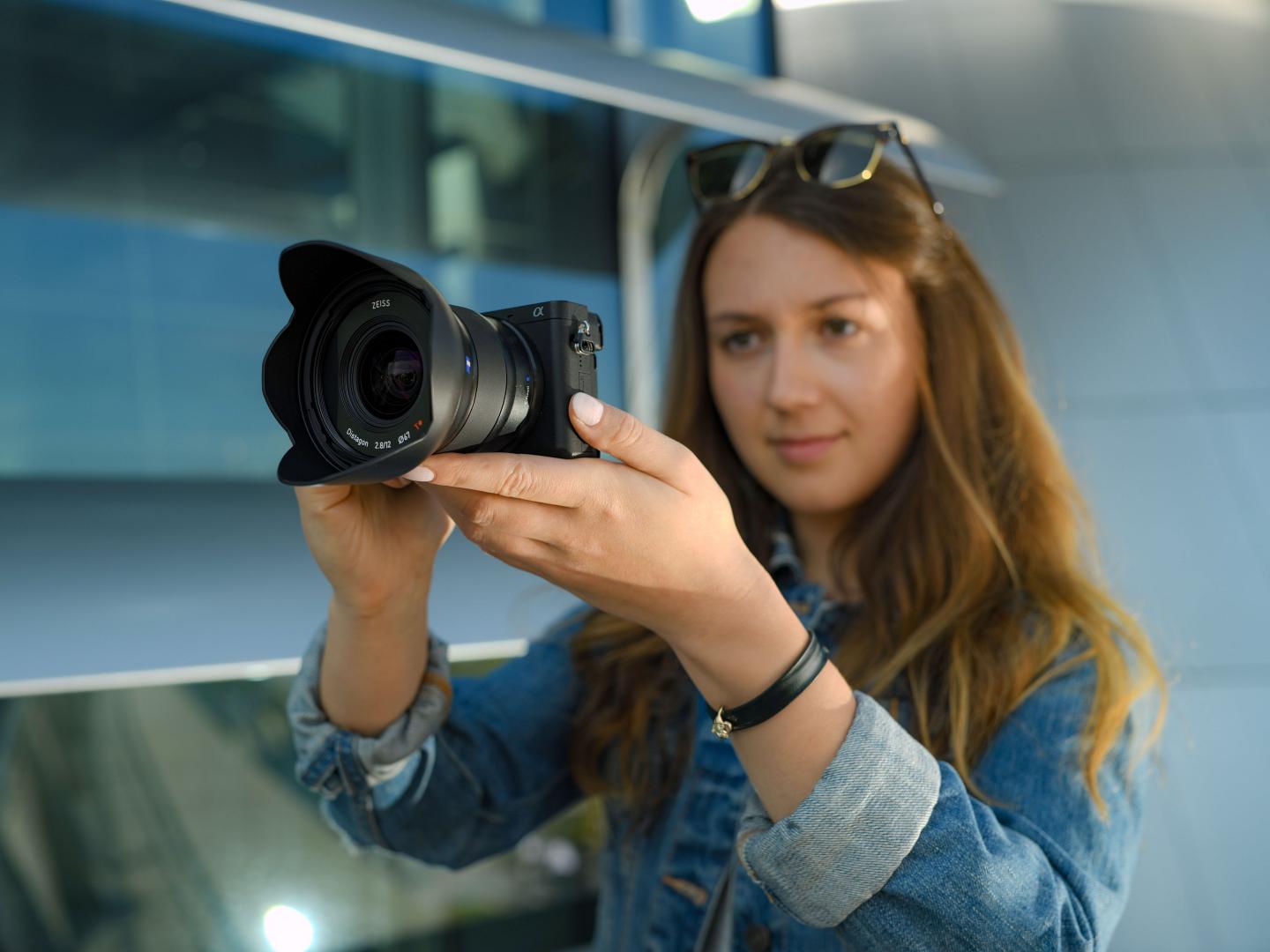 ZEISS Lenses for Mirrorless System Cameras | Compact high-performance ...