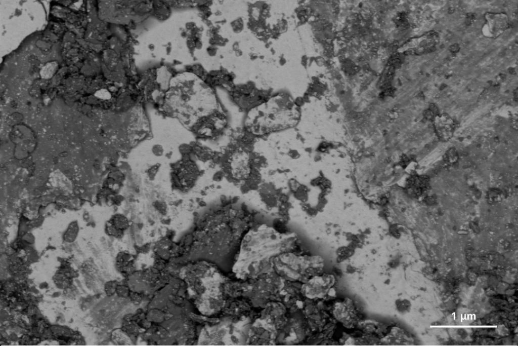Achieve true sample surface imaging with low and ultra-low kV
