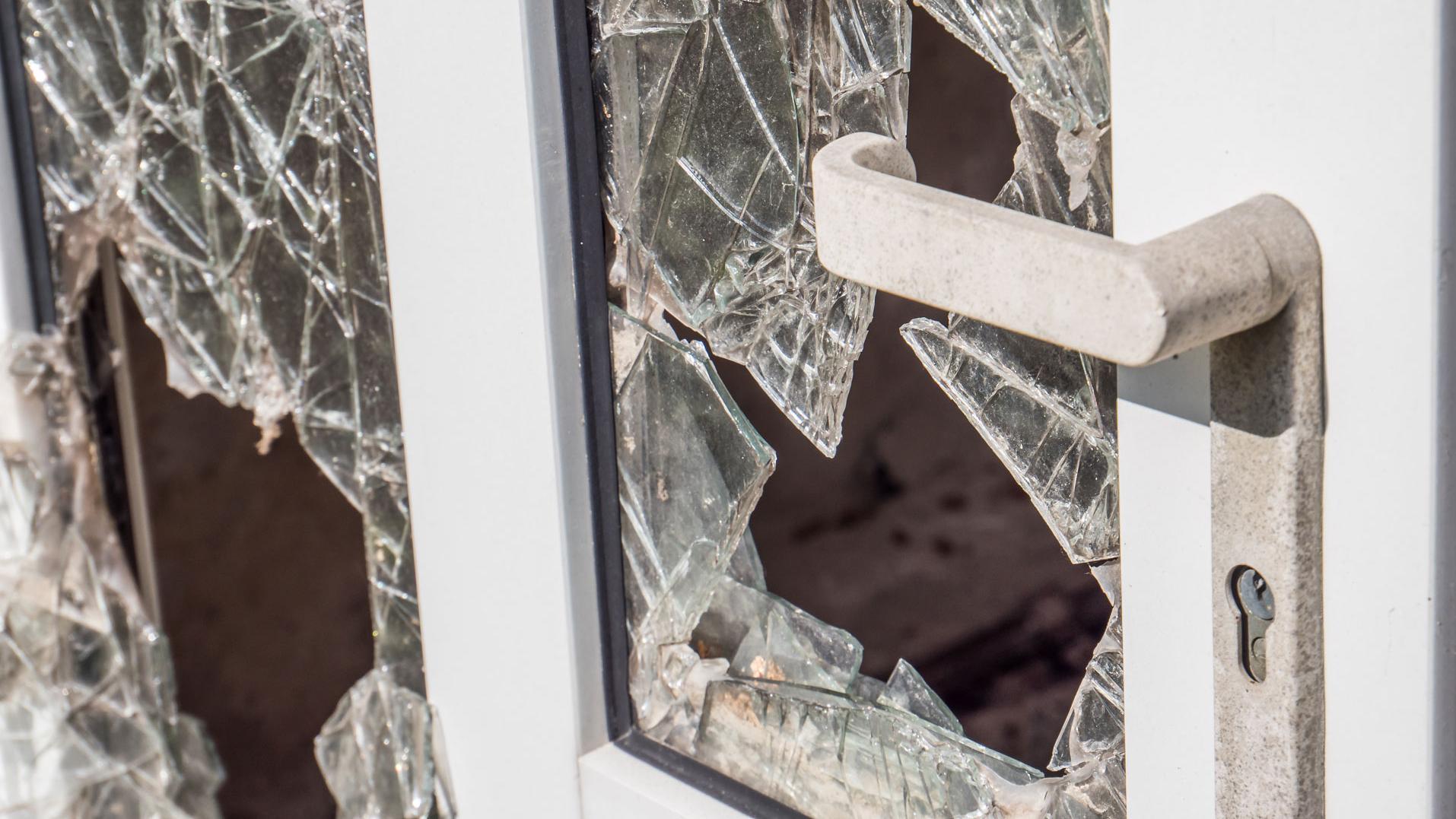 Microscopic investigation of forensic glass traces | ZEISS