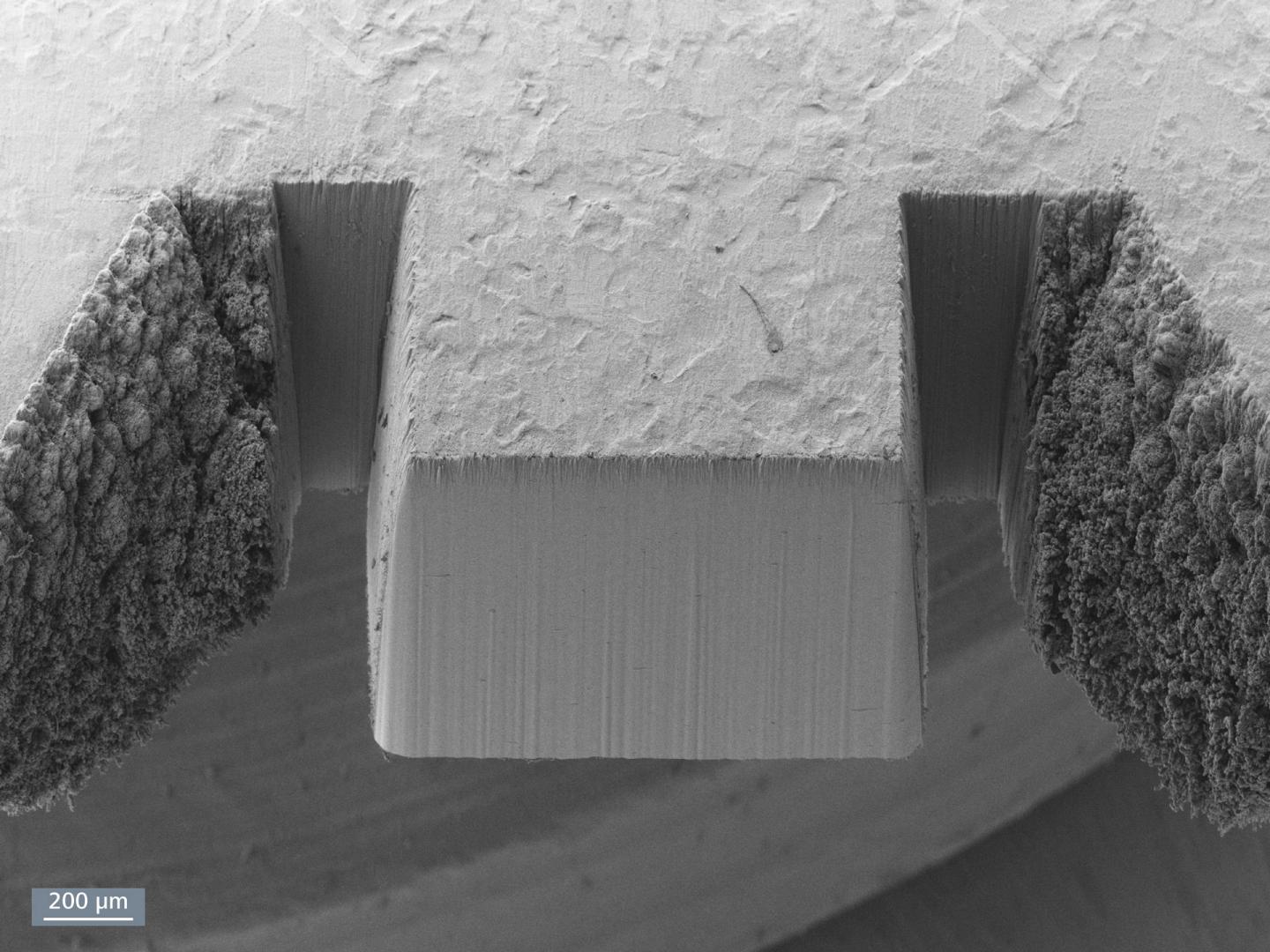 Materials Research and 3D Analysis | ZEISS Crossbeam FIB-SEM
