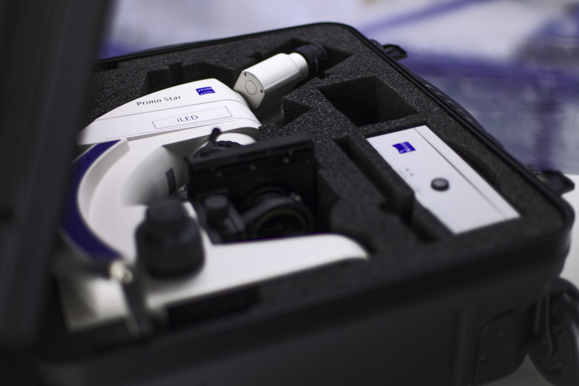 Microscope cleaning & maintenance: expert guide for perfect imaging | ZEISS