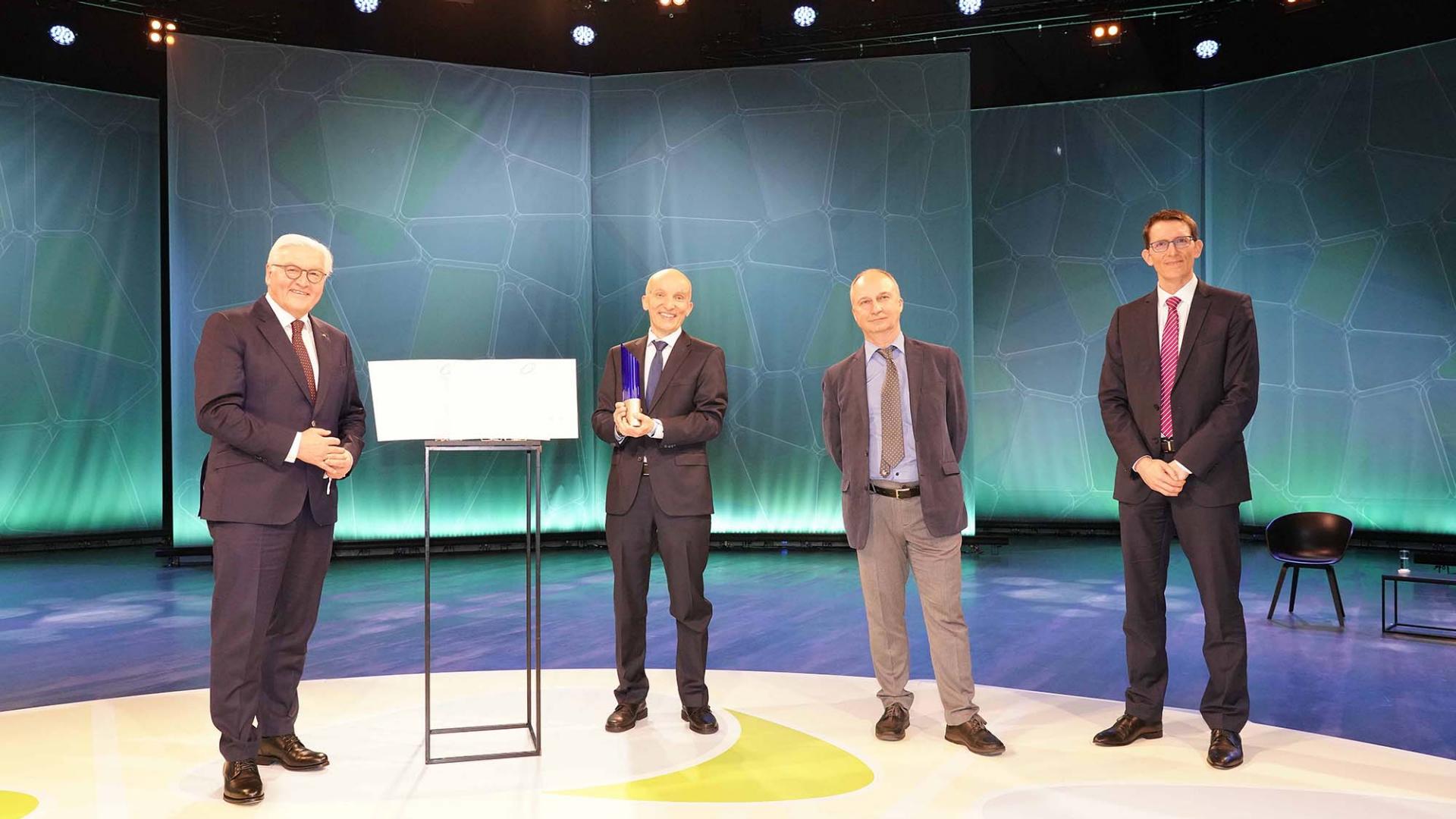 EUV lithography for chip manufacturing | ZEISS SMT