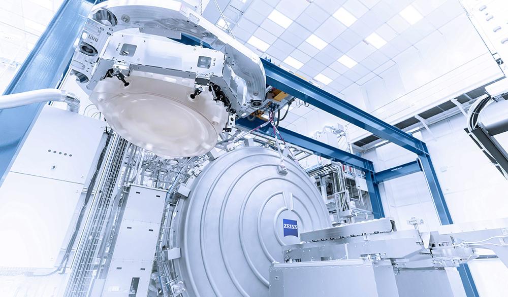 EUV lithography for chip manufacturing | ZEISS SMT