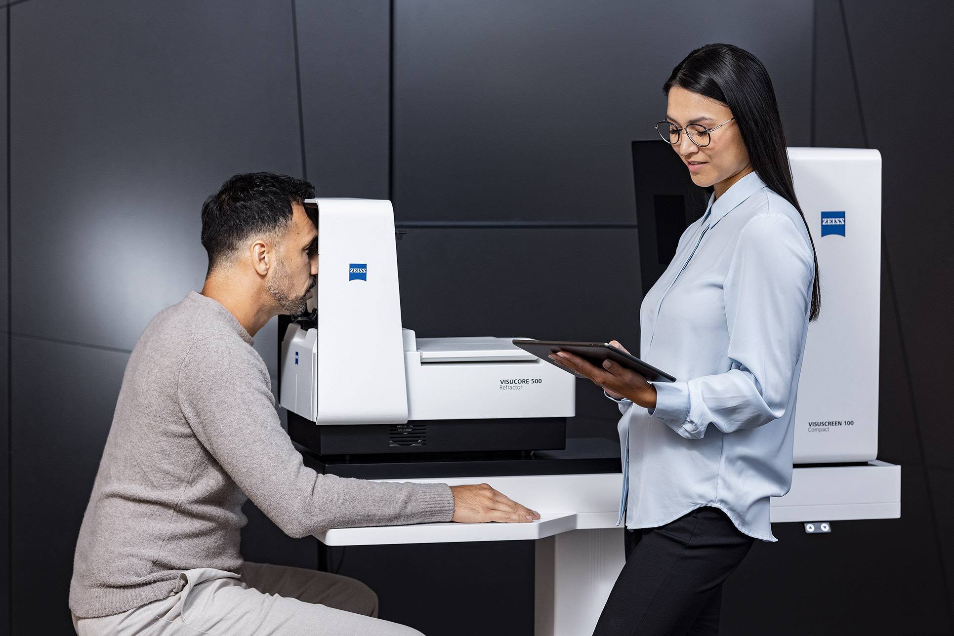ZEISS combines objective and subjective refraction in a space-saving unit