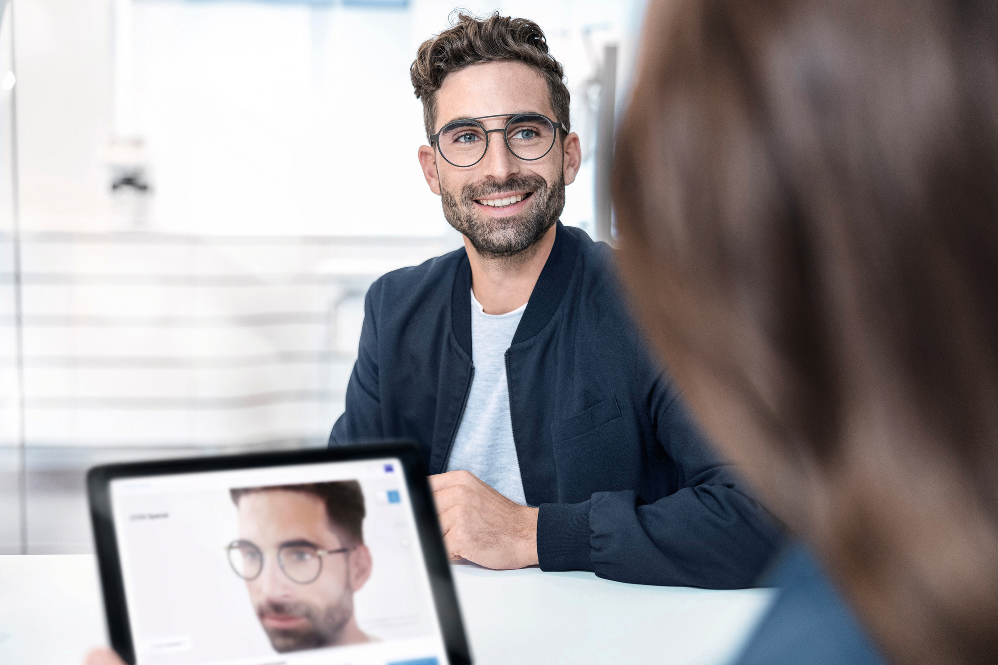 ZEISS Vision Care | New "Virtual Fitting" module for the ZEISS VISUFIT ...