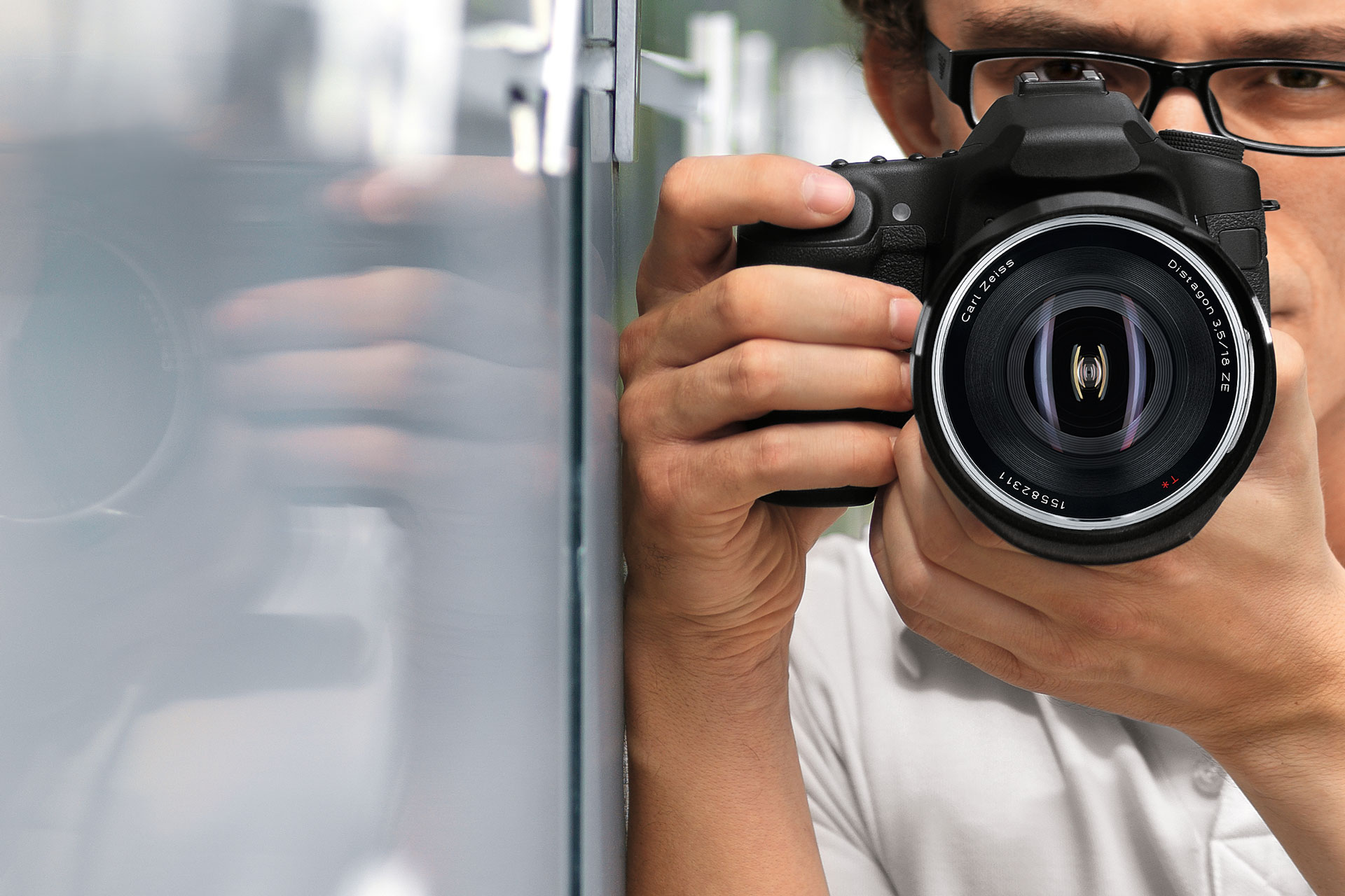 Taking photographs with eyeglasses