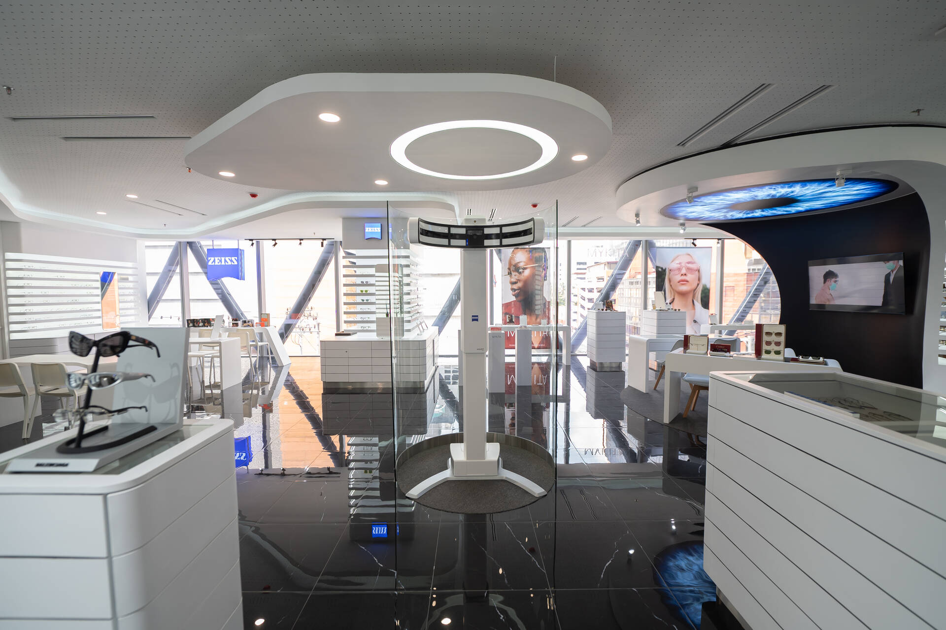 ZEISS VISION CENTER Vanissa Building – by Dr. Supparerk