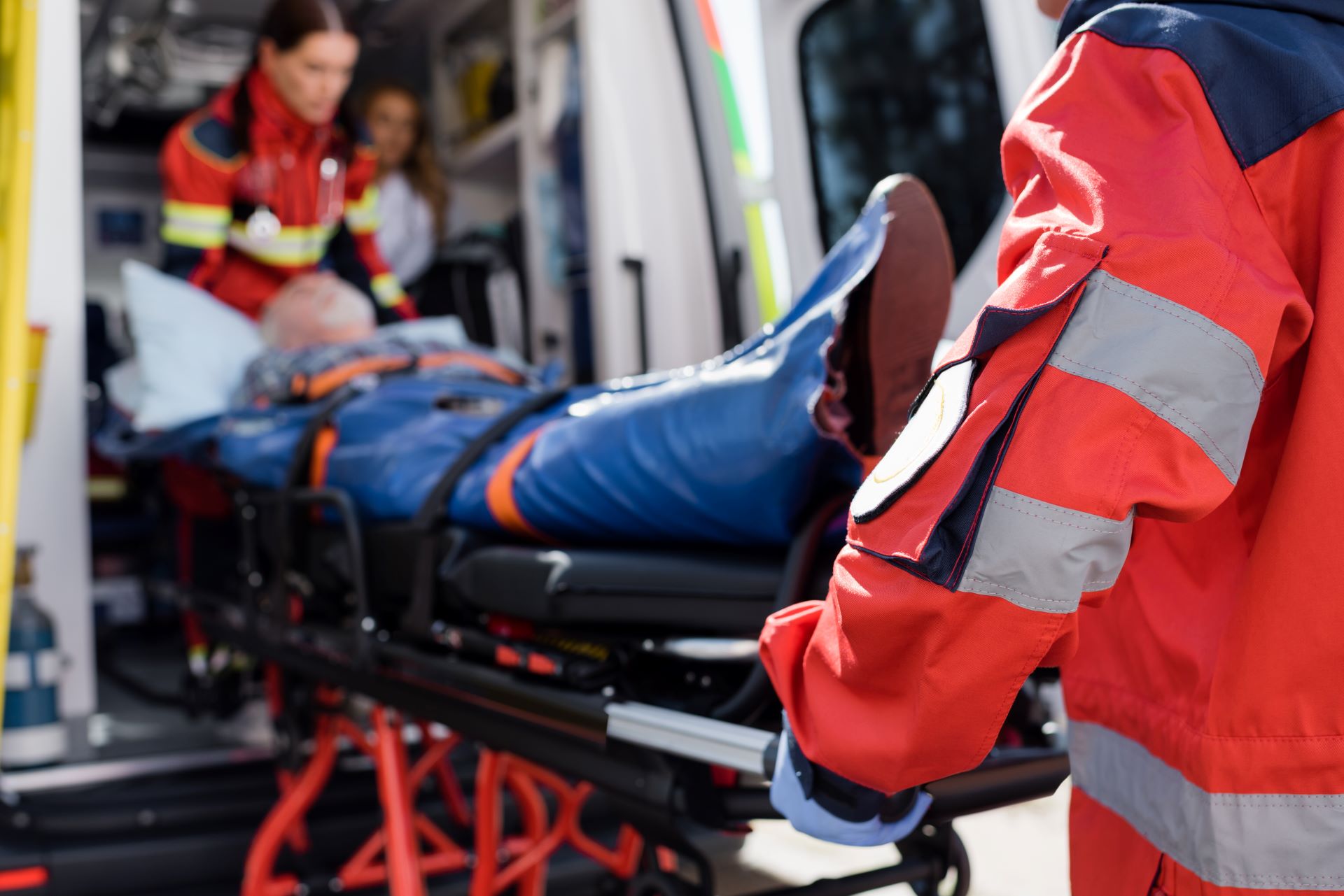 Smart ambulance: Efficient workflows in pre-hospital emergency setting